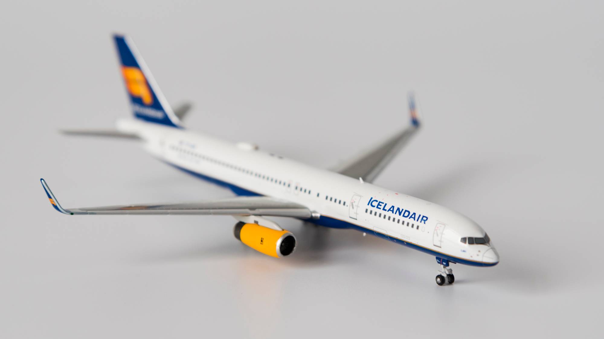 NG Models 1:400 Icelandair Boeing 757-200 w/ Winglets NG53026 | MADb