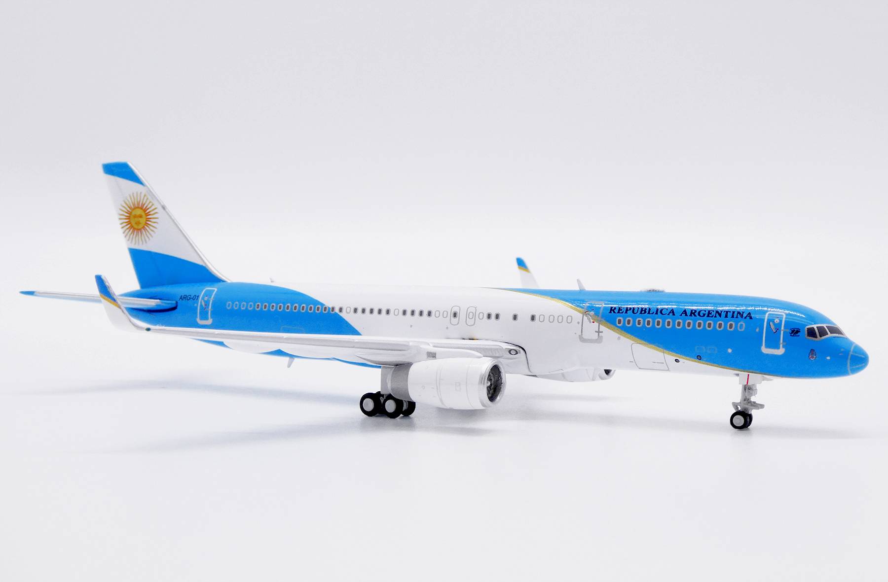JC Wings 1:400 Argentine Air Force Boeing 757-200 w/ Winglets LH4357 | MADb