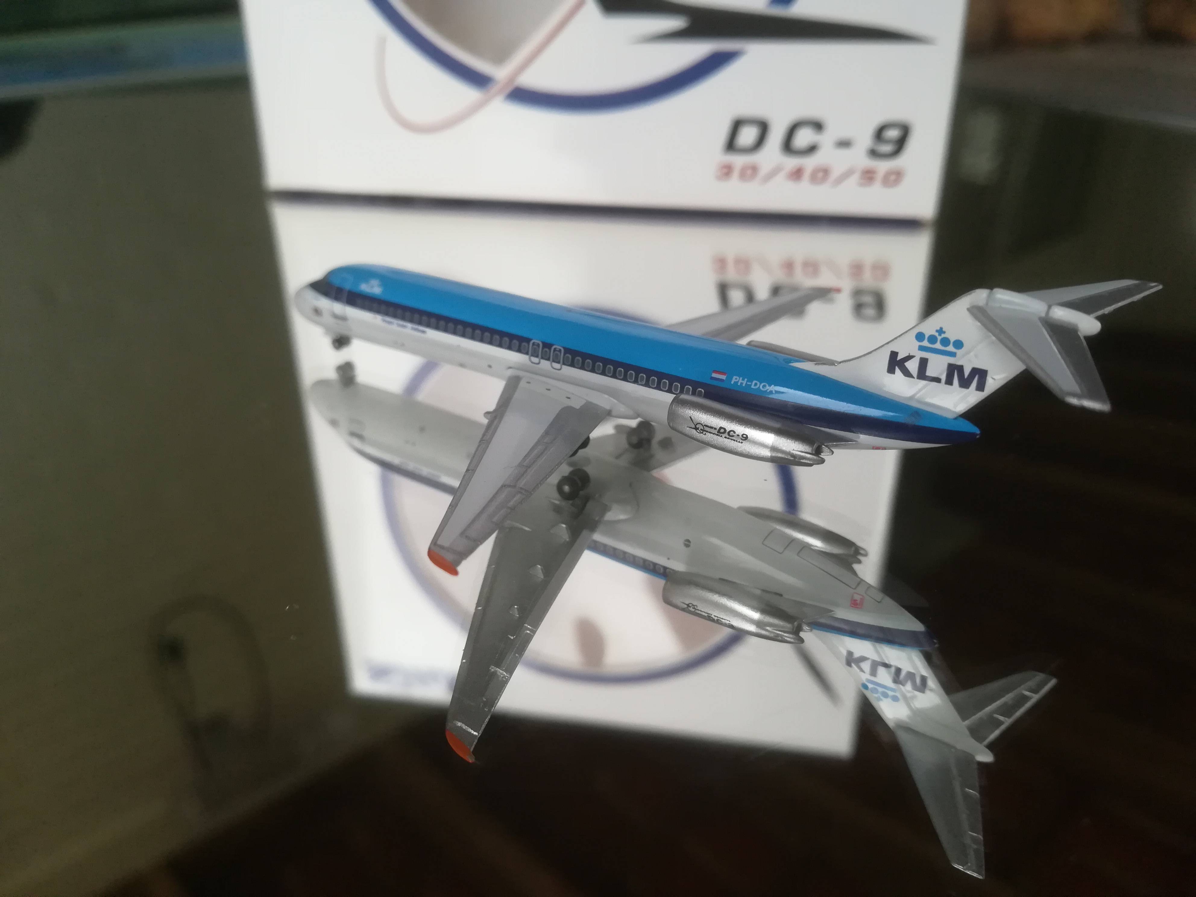 Seattle Model Aircraft Co. 1:400 KLM Douglas DC-9-30 SMA040101 | MADb