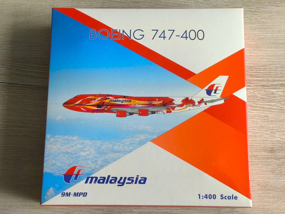 Phoenix Models 1:400 Malaysia Airlines Boeing 747-400 04403 | MADb