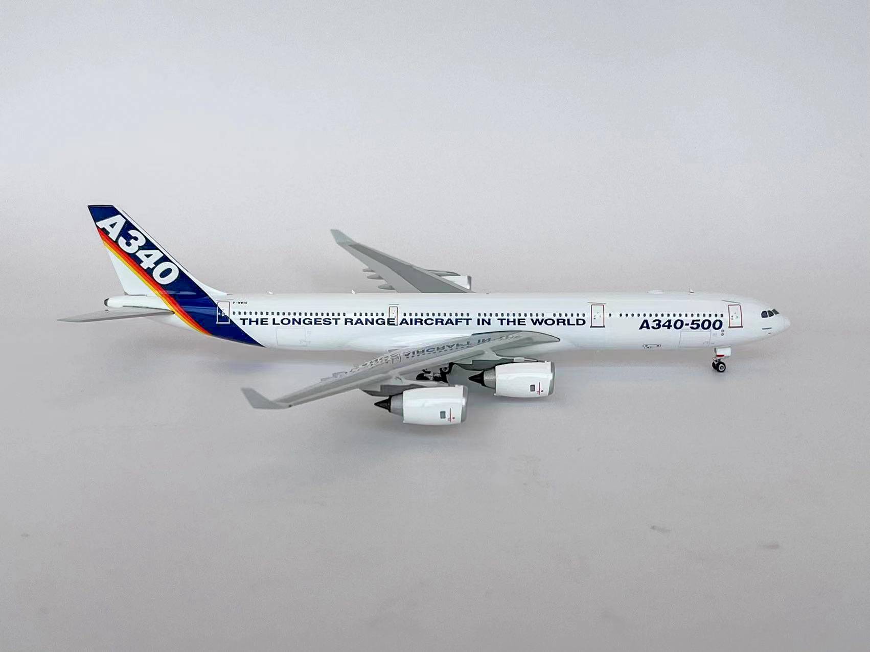 Phoenix Models 1:400 Airbus House Airbus A340-500 PH11915 | MADb