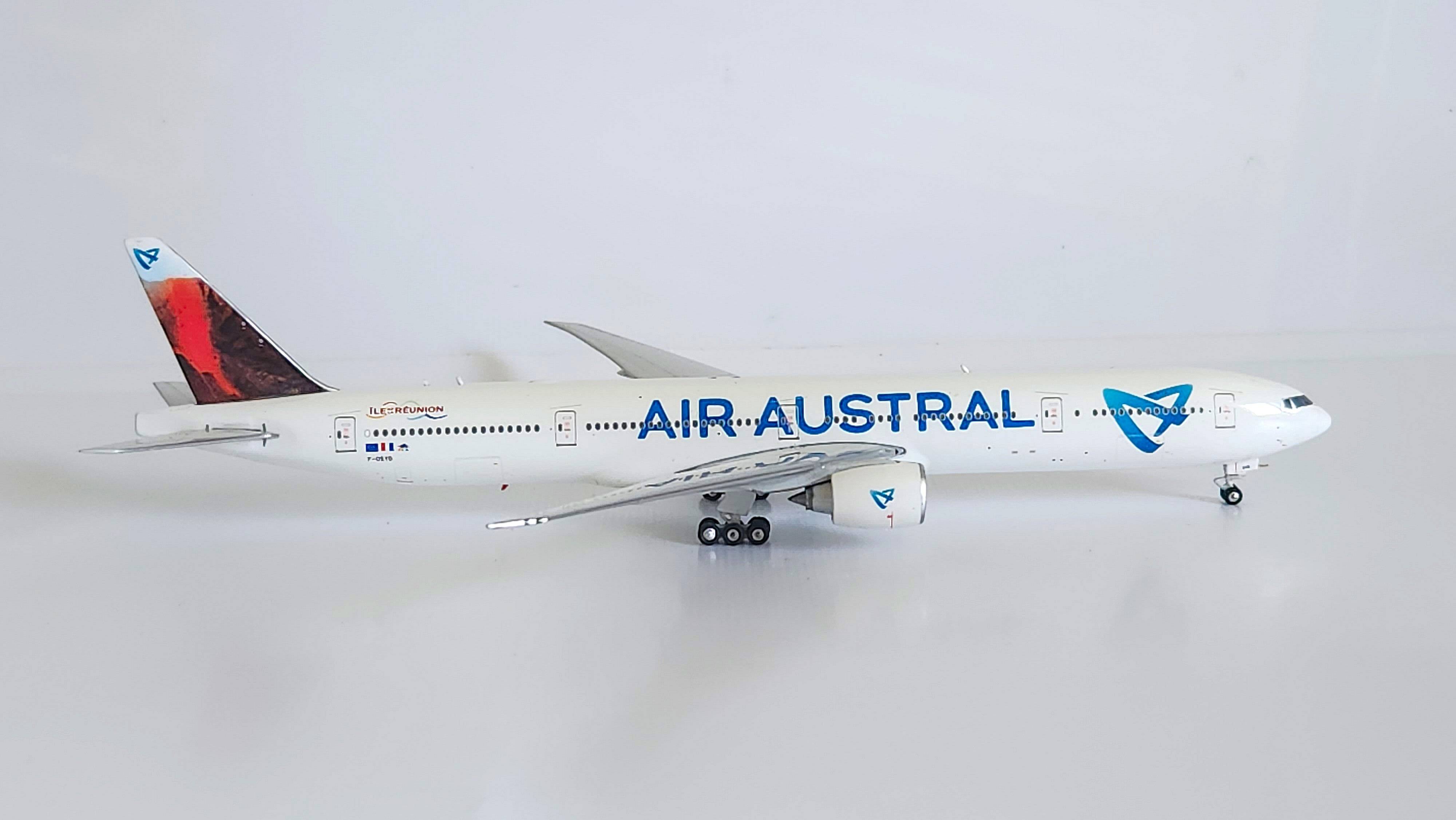 Phoenix Models 1:400 Air Austral Boeing 777-300ER PH11256C | MADb