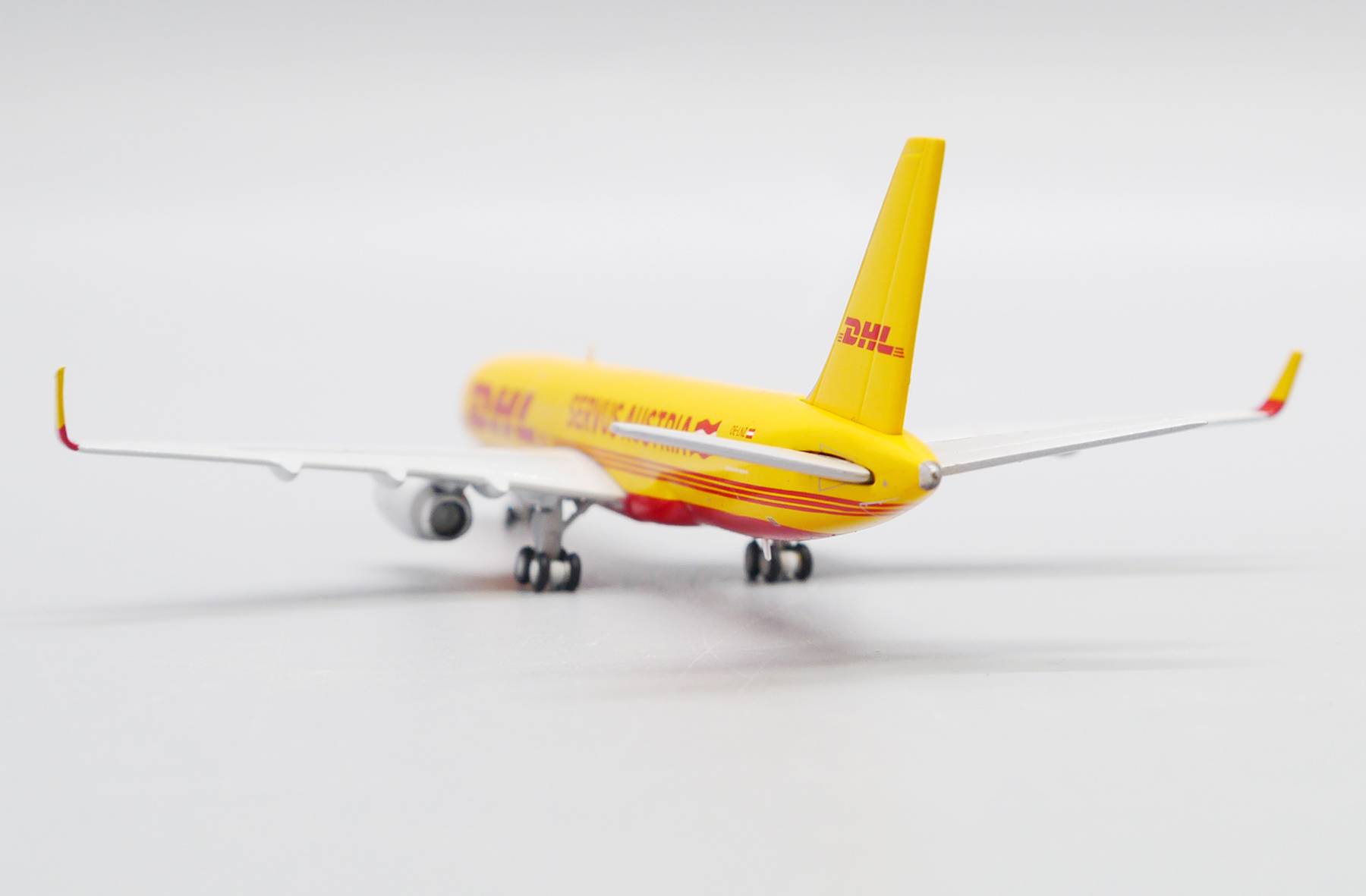 JC Wings 1:400 DHL Boeing 757-200F w/ Winglets XX40037 | MADb