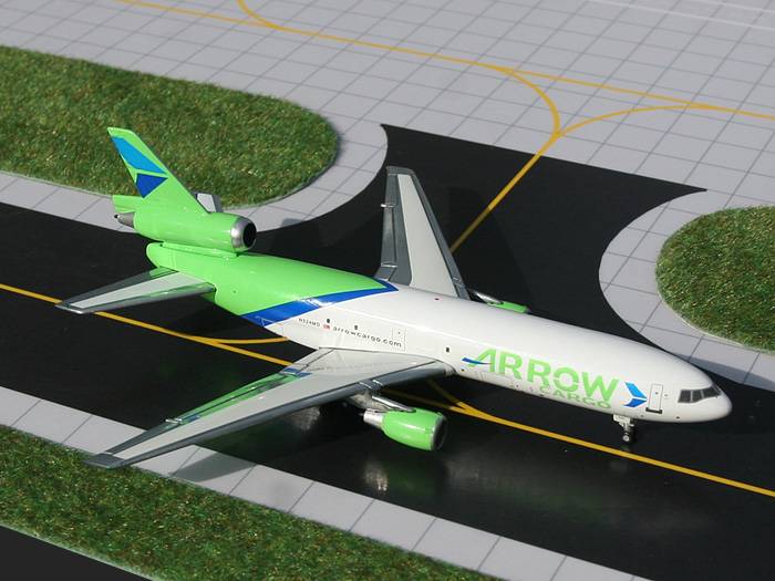GeminiJets 1:400 Arrow Air McDonnell Douglas DC-10-30F GJAPW745 | MADb
