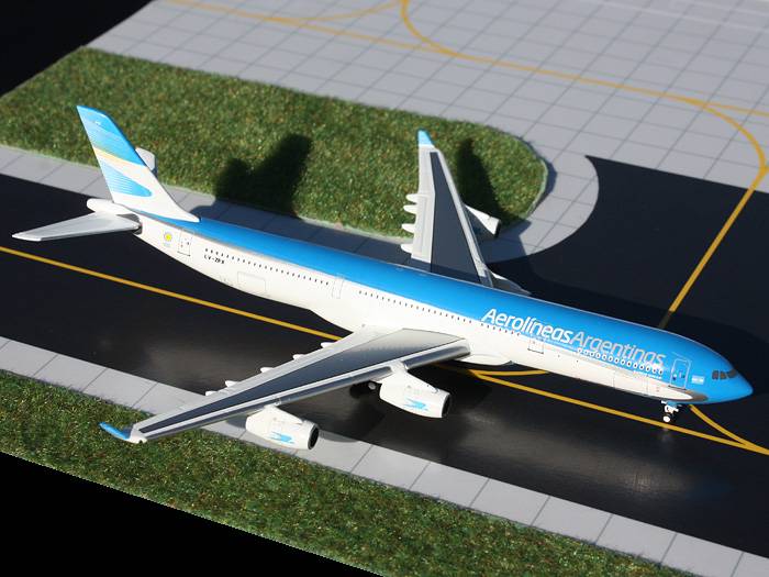 GeminiJets 1:400 Aerolineas Argentinas Airbus A340-300 GJARG1096 | MADb
